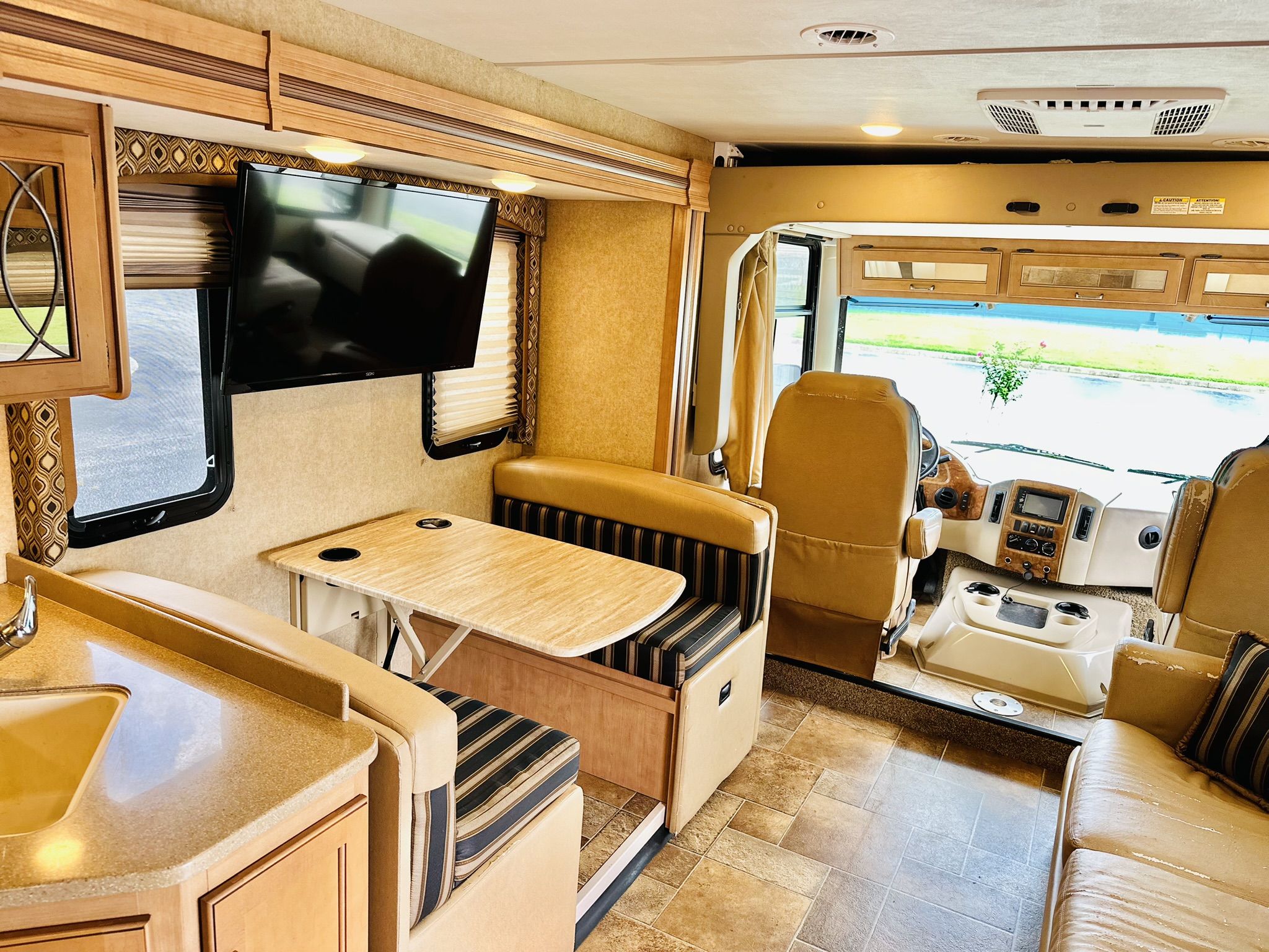 2016 Thor Motor Coach Hurricane 34J - National Vehicle