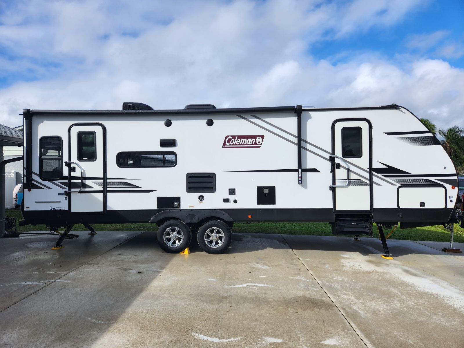 2022 Dutchmen Coleman Light 2715RL - National Vehicle