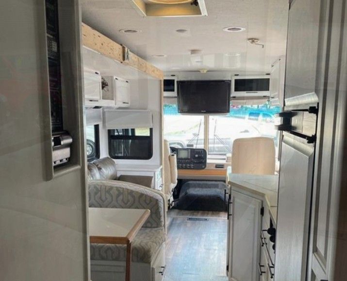 2000 Itasca Suncruiser 32V - National Vehicle