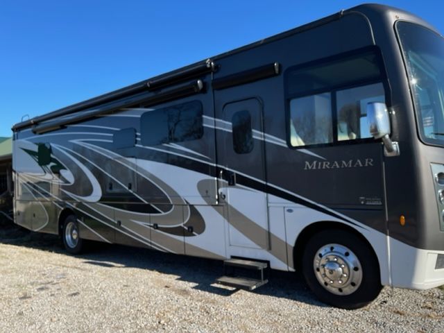 2020 Thor Motor Coach Miramar 35.2 - National Vehicle