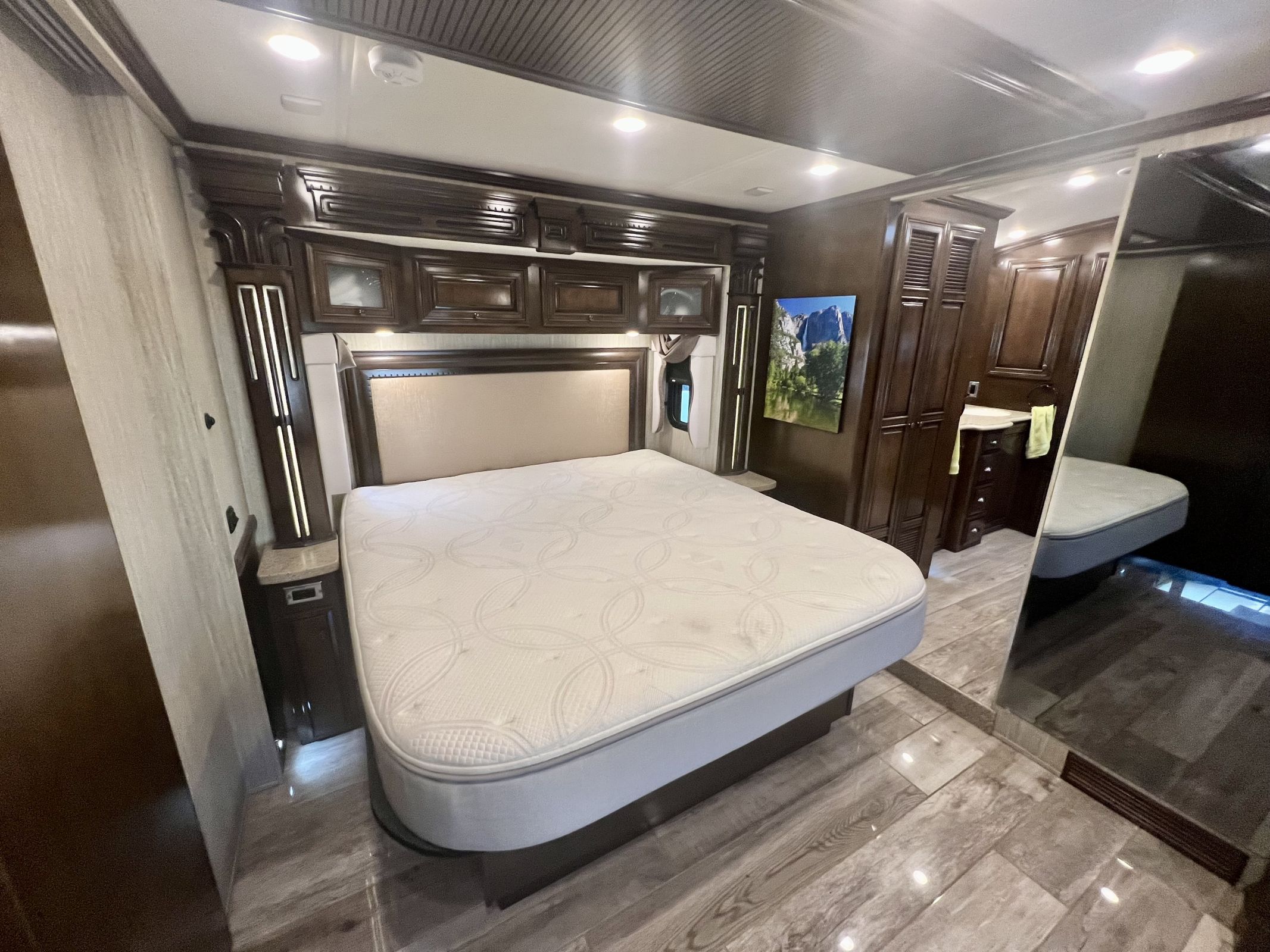 2018 Newmar Dutch Star 4369 - National Vehicle