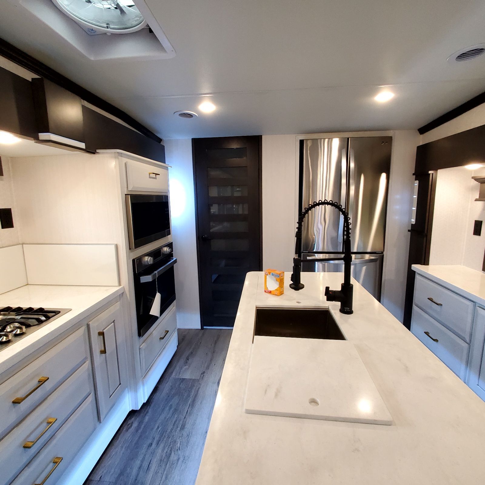 2021 DRV Mobile Suites 41FKMB - National Vehicle