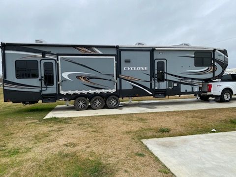 2017 Heartland Cyclone 4250 - National Vehicle