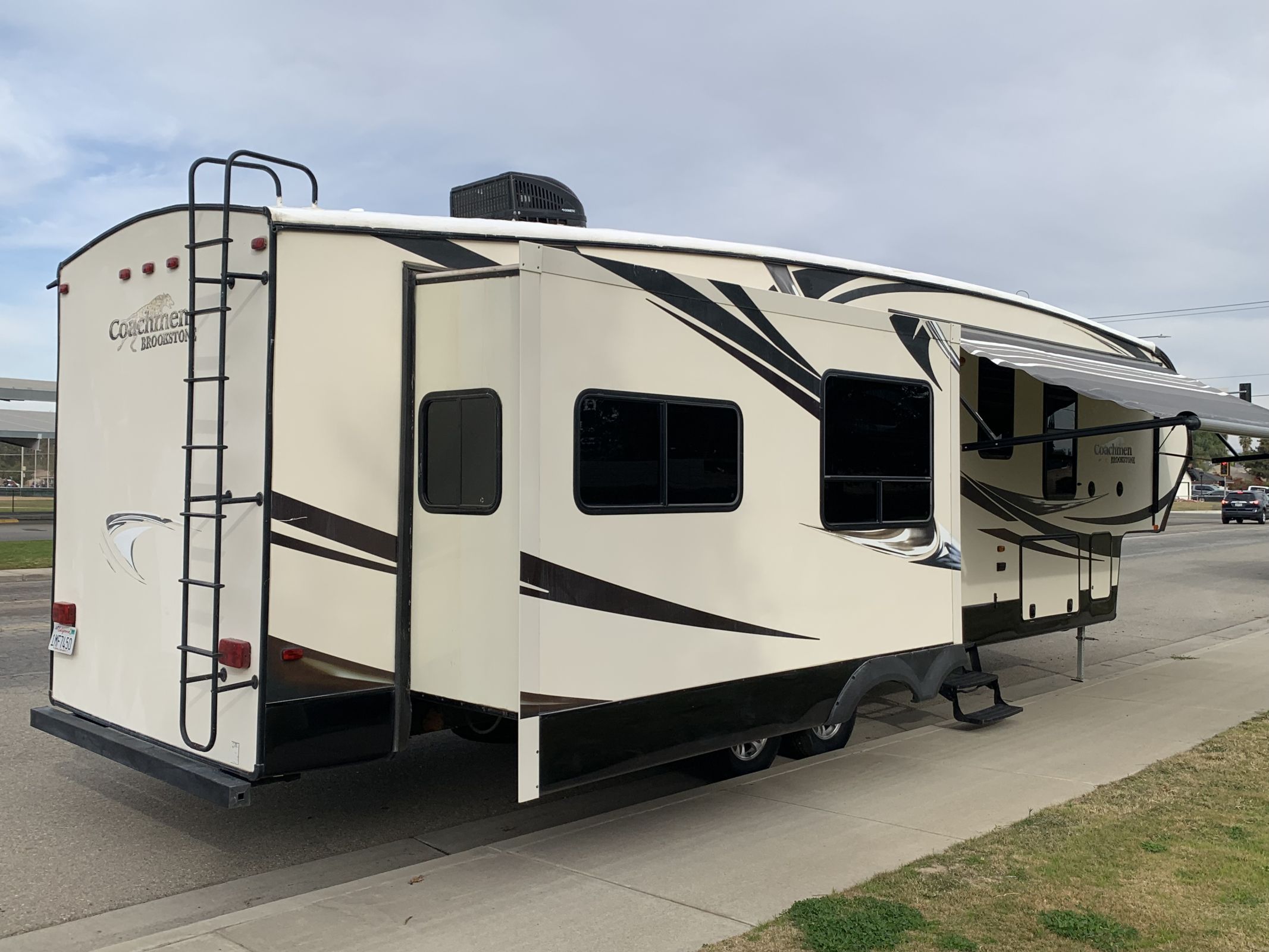 2014 Coachmen Brookstone 334RE - National Vehicle