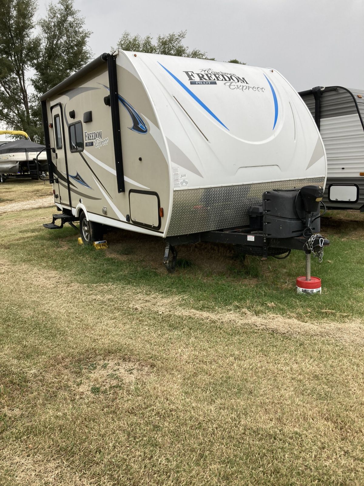 2018 Coachmen Freedom Express Pilot 19FBS - National Vehicle