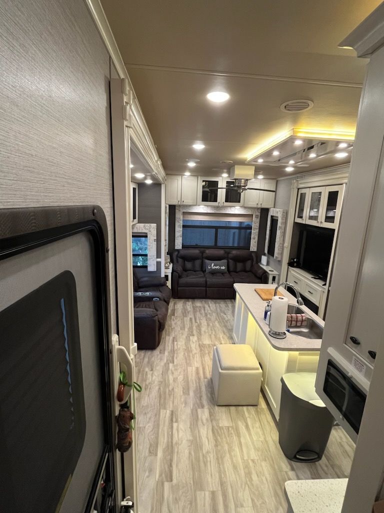 2020 Vanleigh Vilano 320GK - National Vehicle