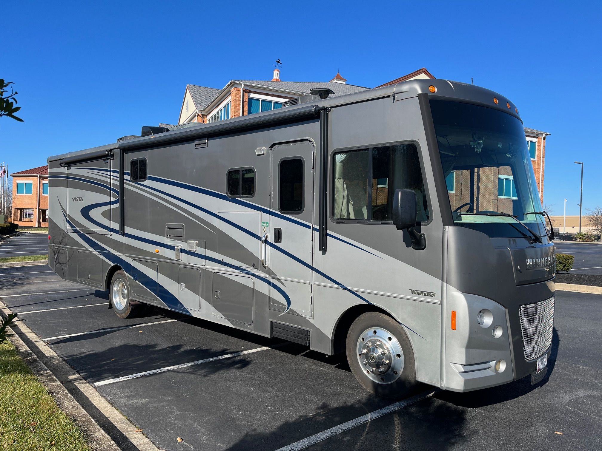 2015 Winnebago Vista 35F - National Vehicle