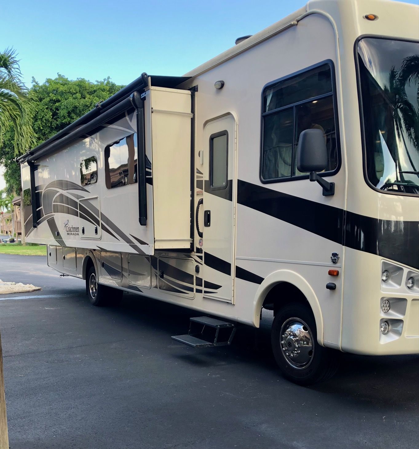 2020 Coachmen Mirada 350S - National Vehicle
