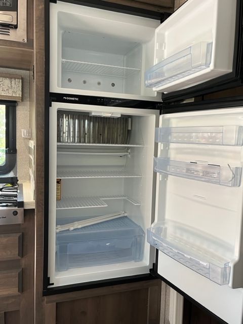 2021 Dynamax Isata 3 24FW - National Vehicle