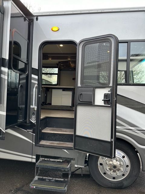 2021 Fleetwood Bounder 35P - National Vehicle