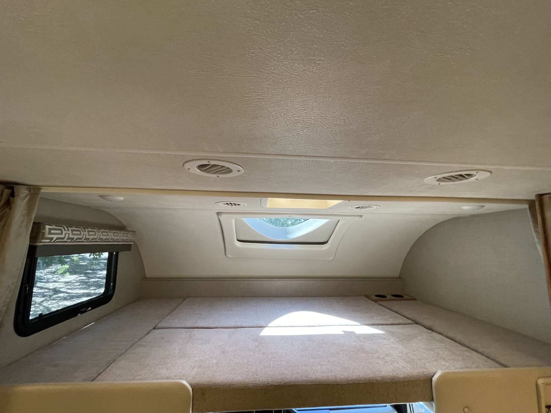 2019 Thor Motor Coach Quantum 31WS - National Vehicle