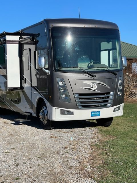 2020 Thor Motor Coach Miramar 35.2 - National Vehicle