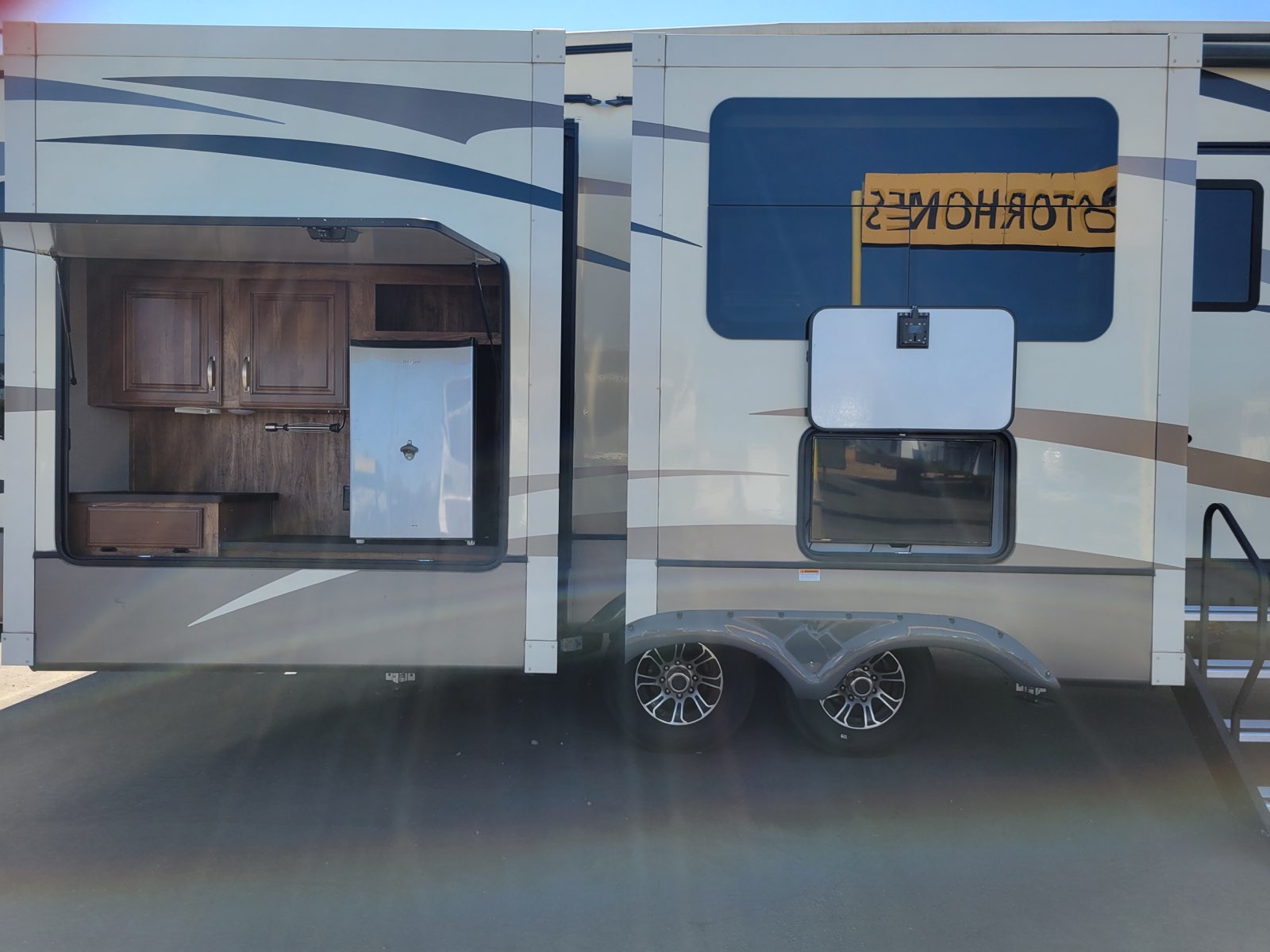 2017 Keystone Montana Legacy Edition 3661RL - National Vehicle