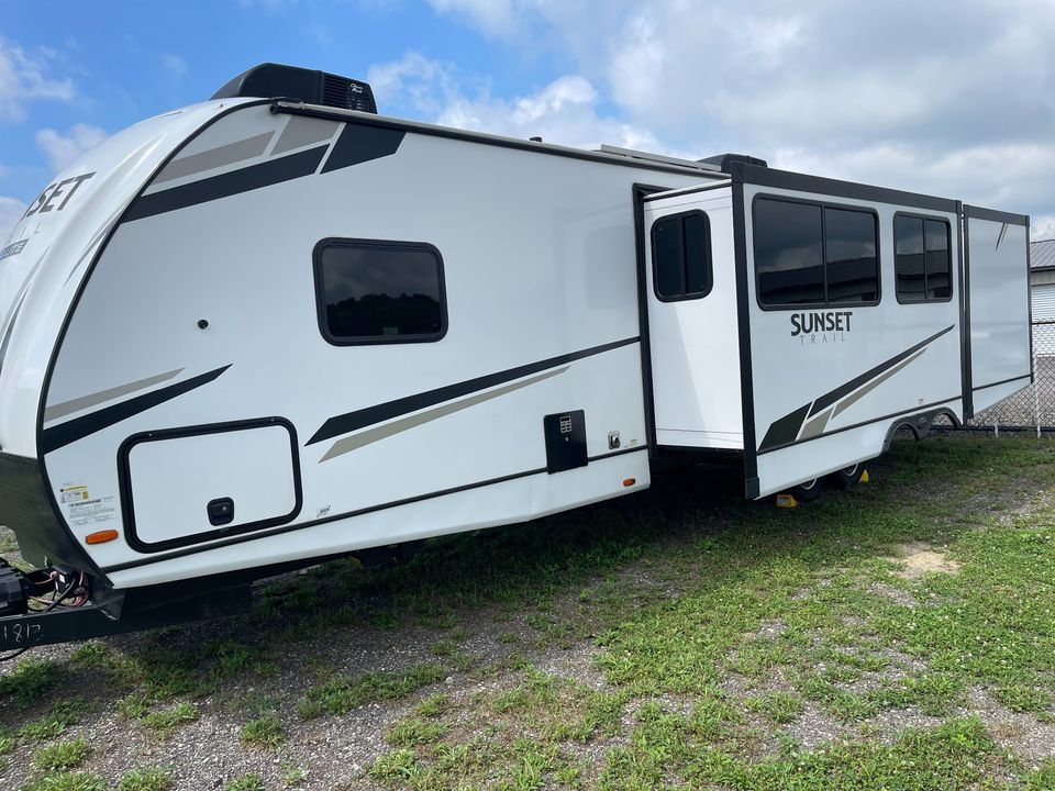 2022 Crossroads Sunset Trail Super Lite 331BH - National Vehicle