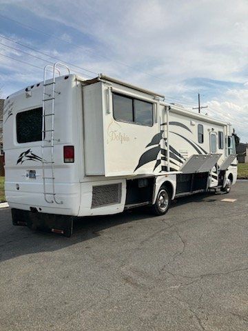 2005 National RV Dolphin 5355 - National Vehicle