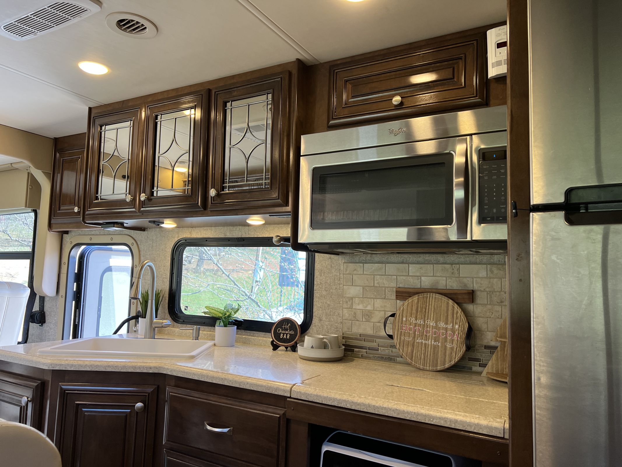 2017 Thor Motor Coach Miramar 37.1 - National Vehicle