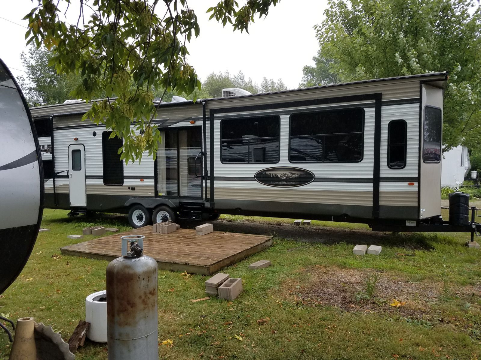 2016 Forest River Salem Villa Estate Destination 4092BFL - National Vehicle