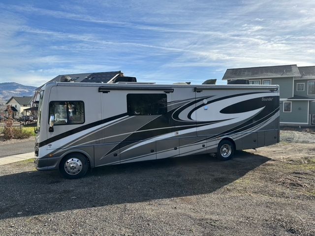 2021 Fleetwood Bounder 35P - National Vehicle