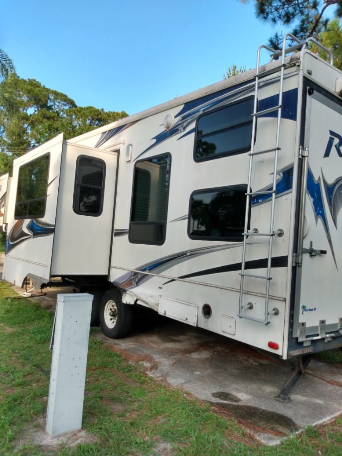 2011 Keystone Raptor 300MP - National Vehicle
