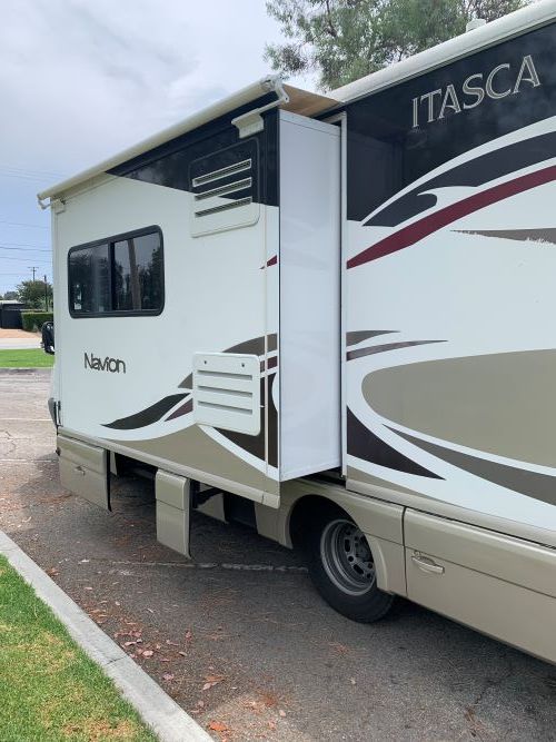 2011 Itasca Navion 24J - National Vehicle