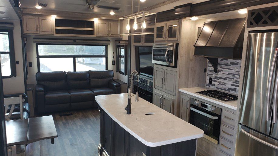 2021 Keystone Alpine 3220RL - National Vehicle