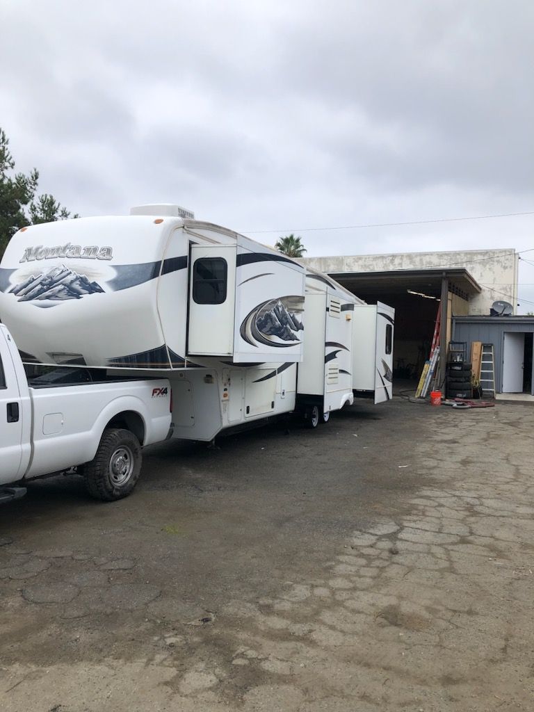 2011 Keystone Montana Hickory 3400RL - National Vehicle