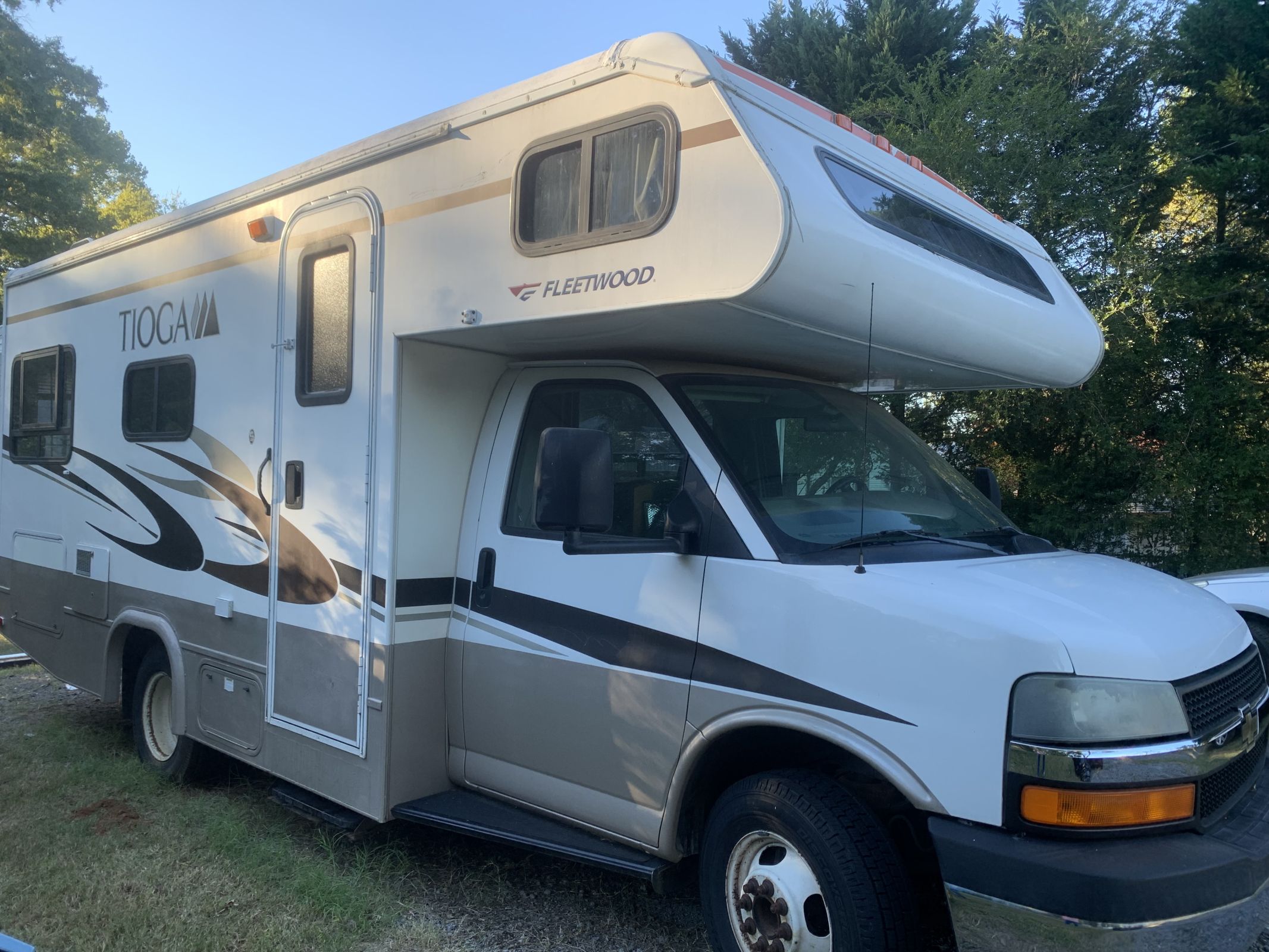 2006 Fleetwood Tioga 22B - National Vehicle