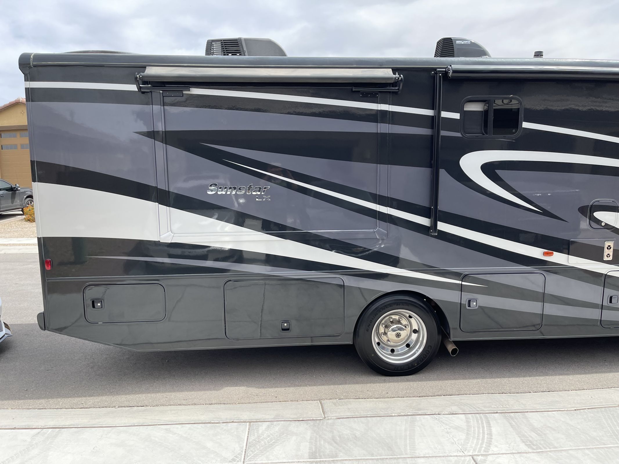 2018 Winnebago Itasca Sunstar LX 35F - National Vehicle