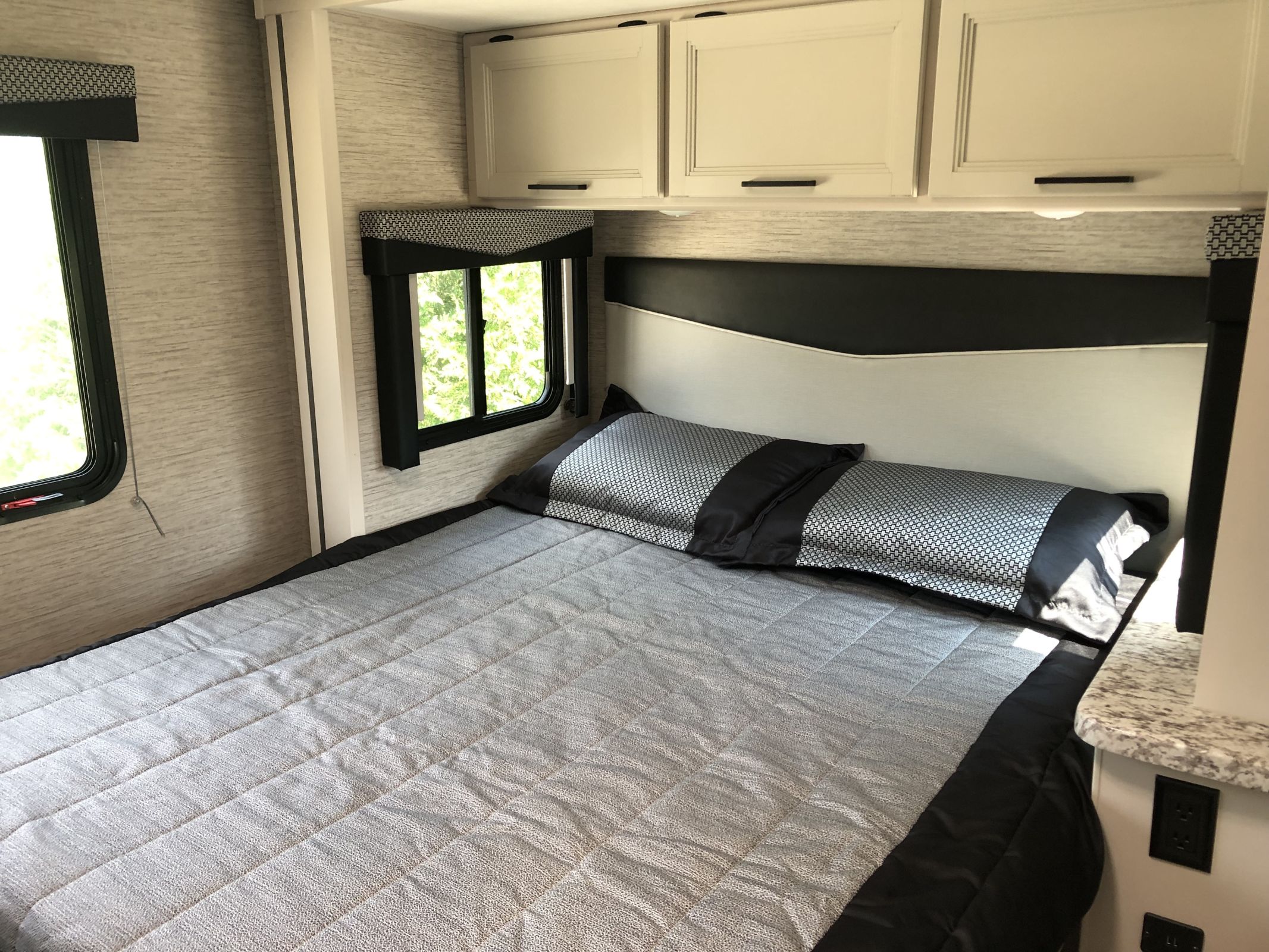 2022 Thor Motor Coach Freedom Elite 22FE - National Vehicle