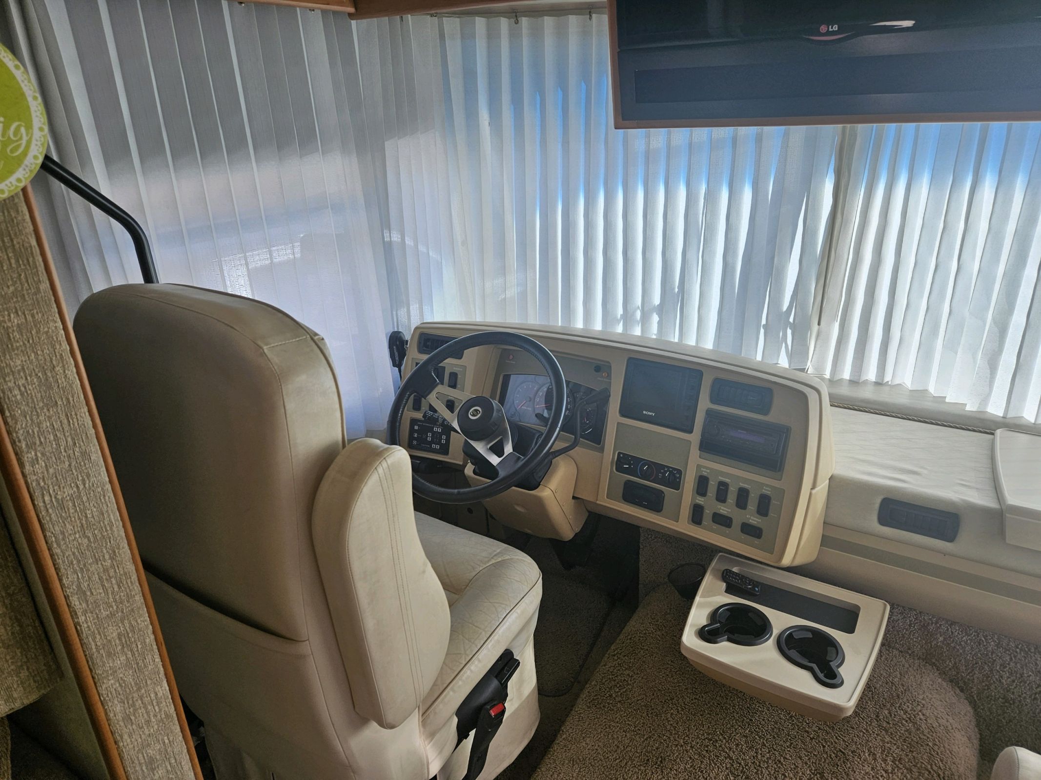 2005 Winnebago Adventurer 35A - National Vehicle