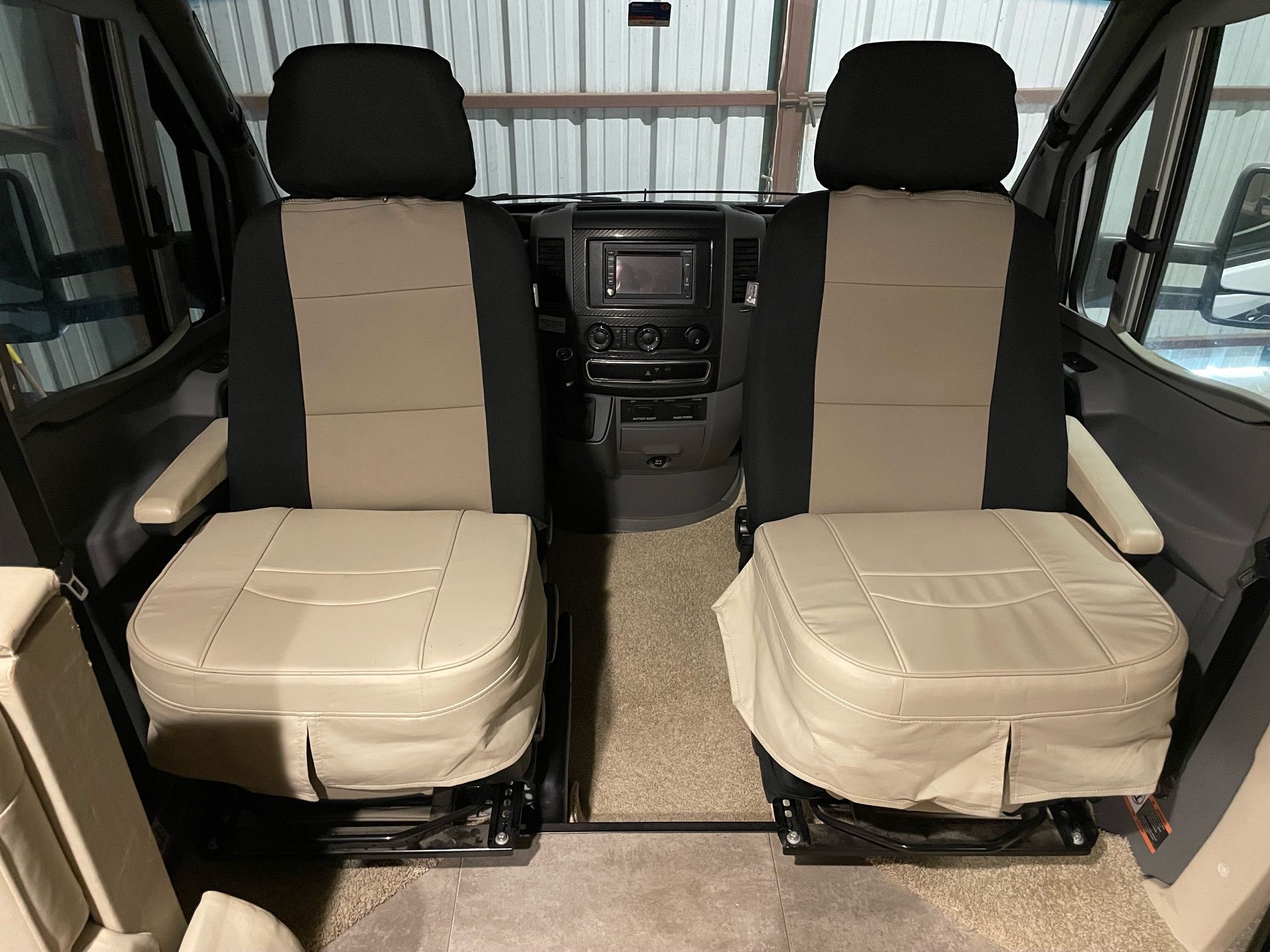 2015 Itasca Navion 24J - National Vehicle