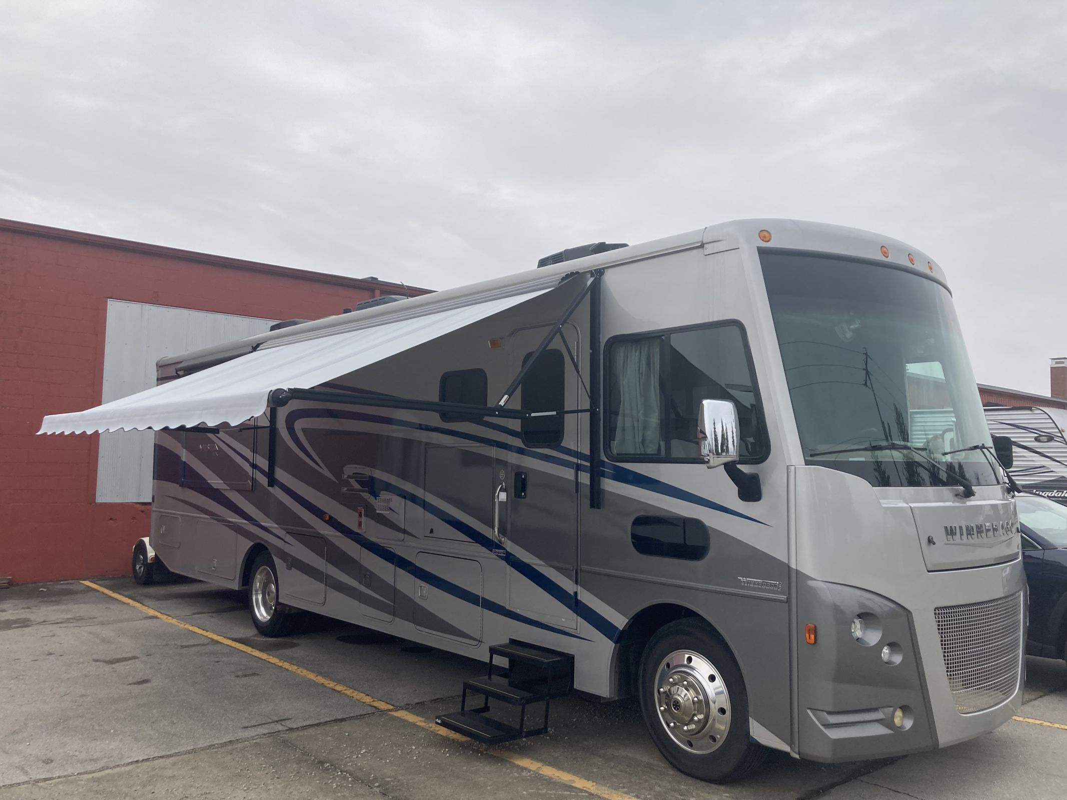 2016 Winnebago Vista LX 35F - National Vehicle