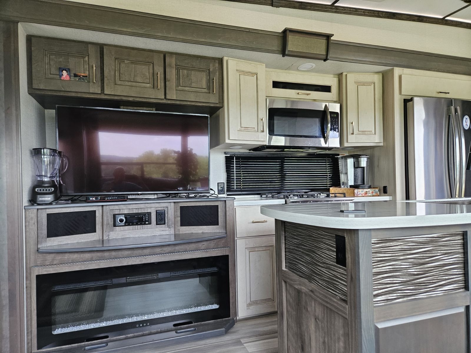 2021 Alliance RV Paradigm 370FB - National Vehicle