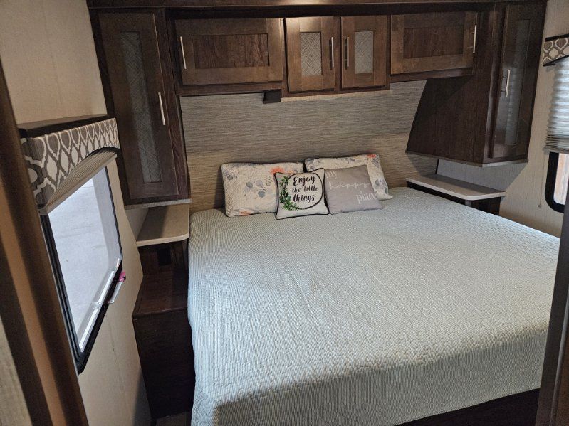 2019 Cruiser RV Radiance Ultra Lite 25RK - National Vehicle