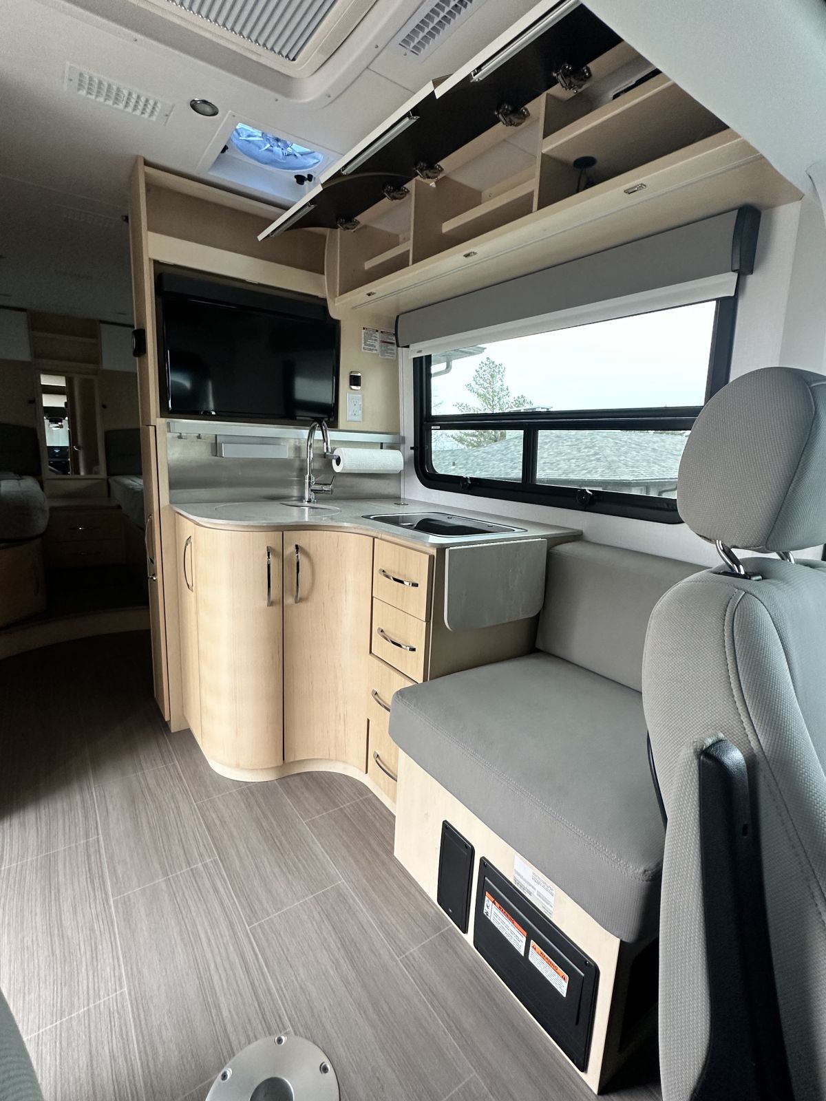 2022 Leisure Travel Van Unity U24TB - National Vehicle