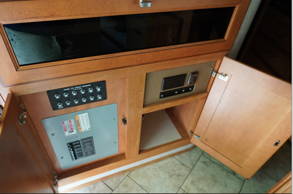 2011 Itasca Suncruiser 32H - National Vehicle