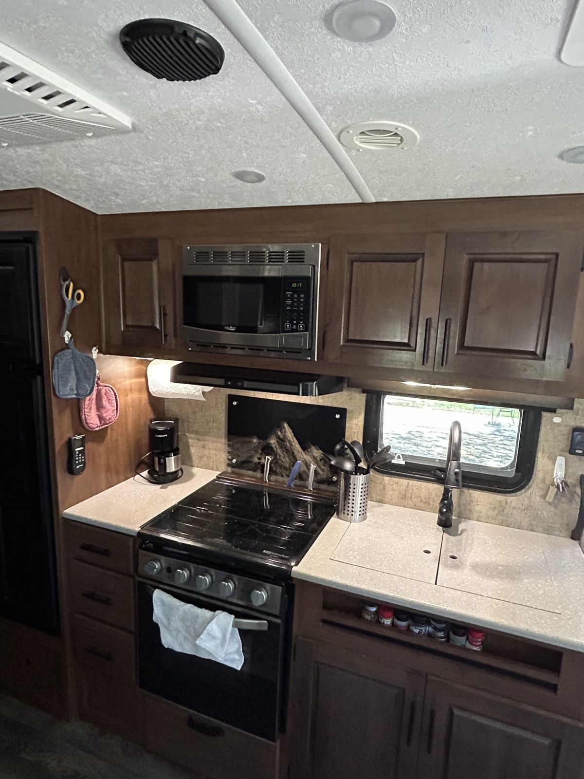 2022 Outdoors RV Timber Ridge 24RLS - National Vehicle