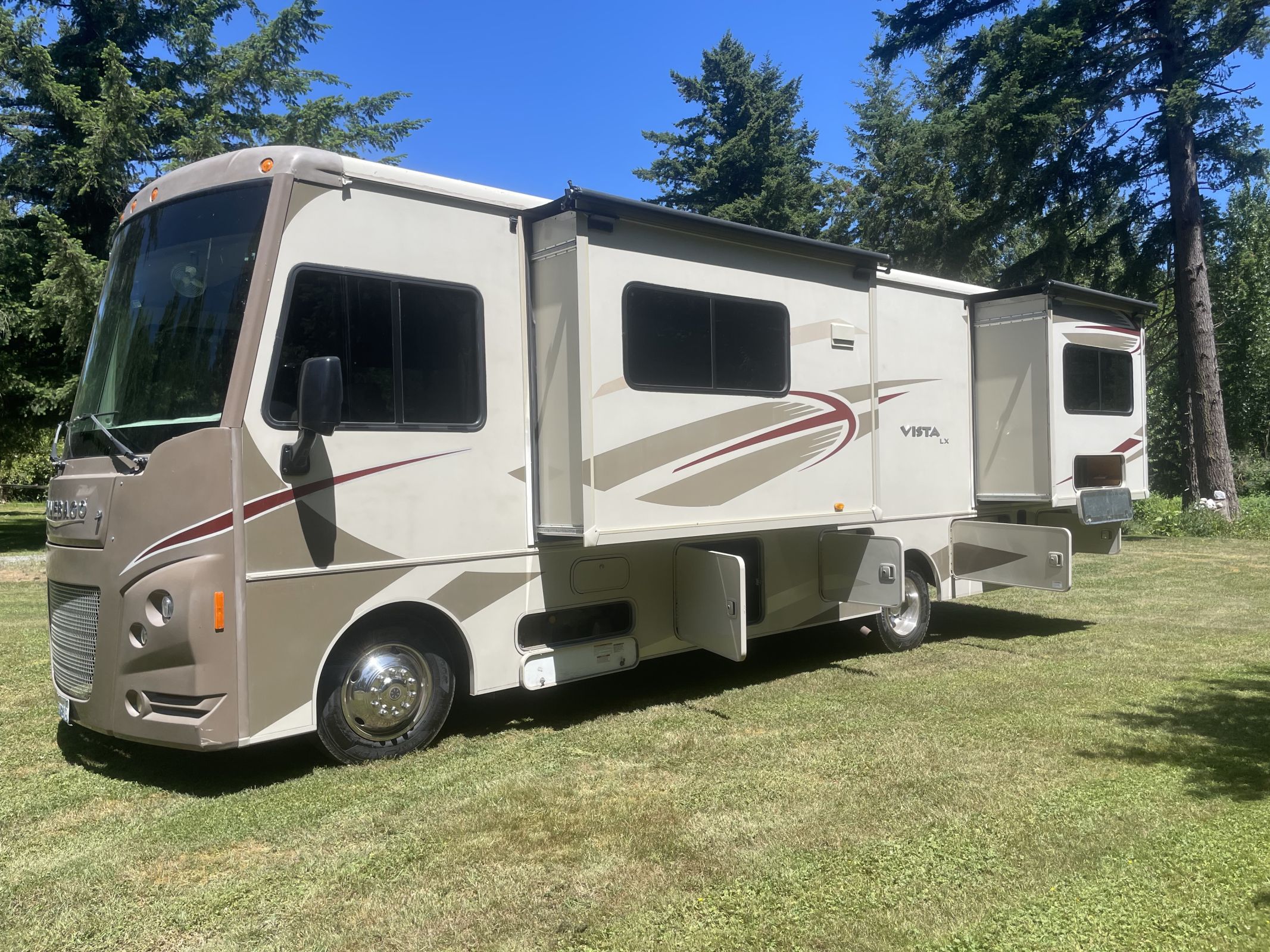 2016 Winnebago Vista LX 30T - National Vehicle