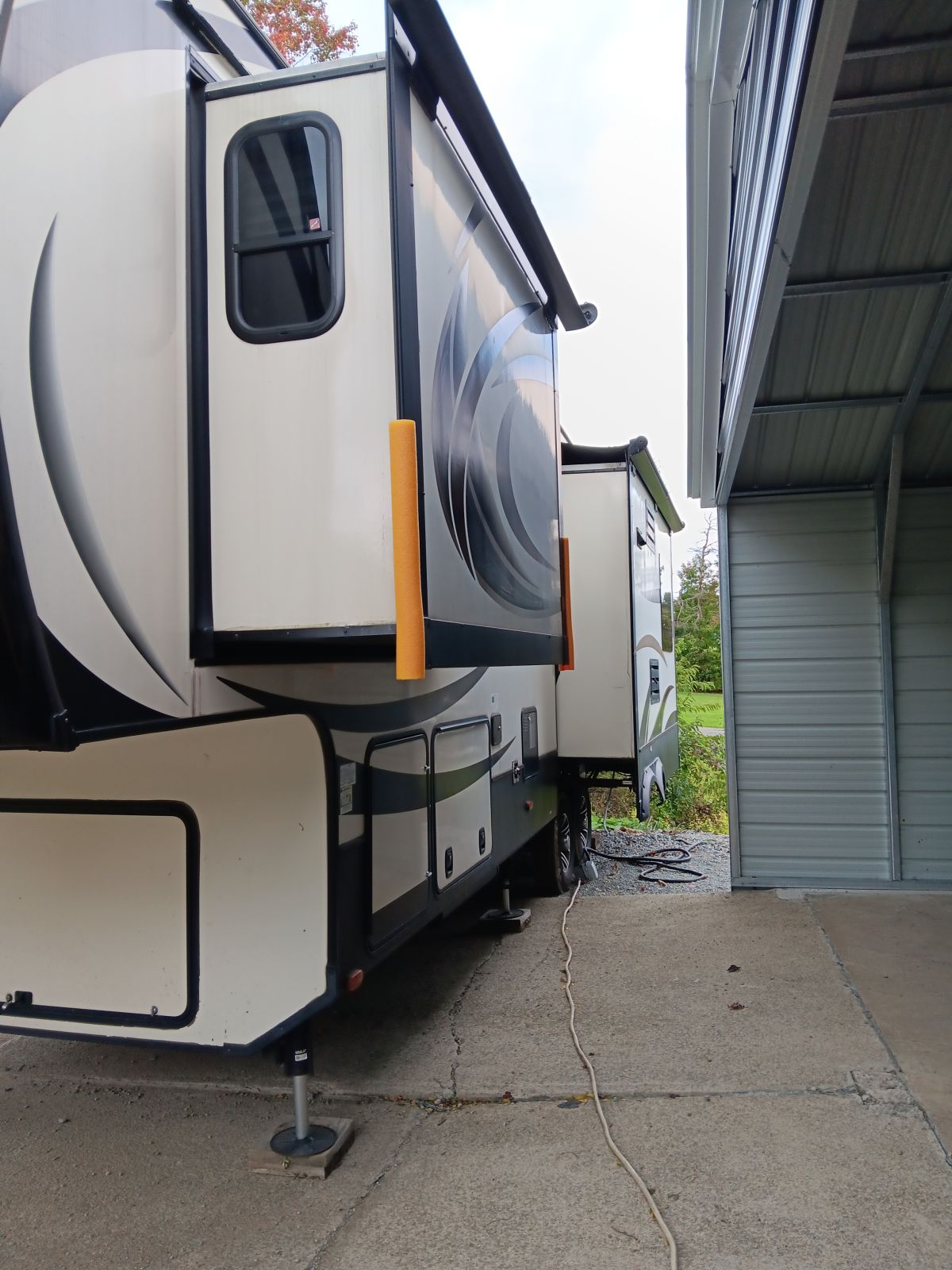 2015 Keystone Alpine 3010RE - National Vehicle