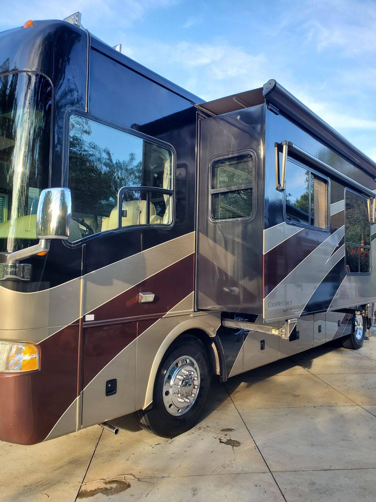 2006 Country Coach Inspire 360 Siena - National Vehicle