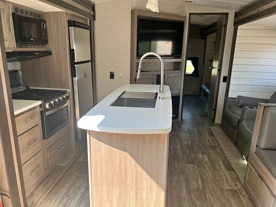 2022 Crossroads Sunset Trail Super Lite 331BH - National Vehicle