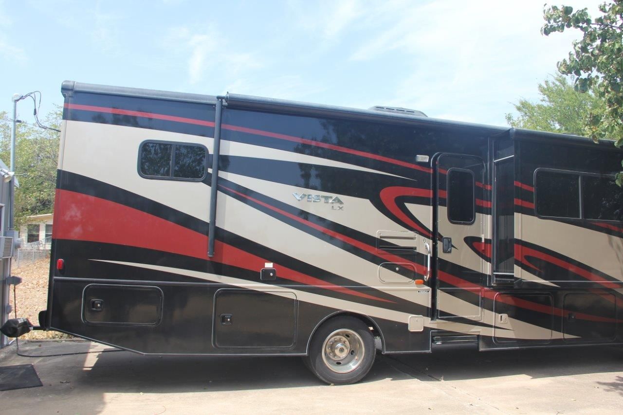 2016 Winnebago Vista LX 30T - National Vehicle
