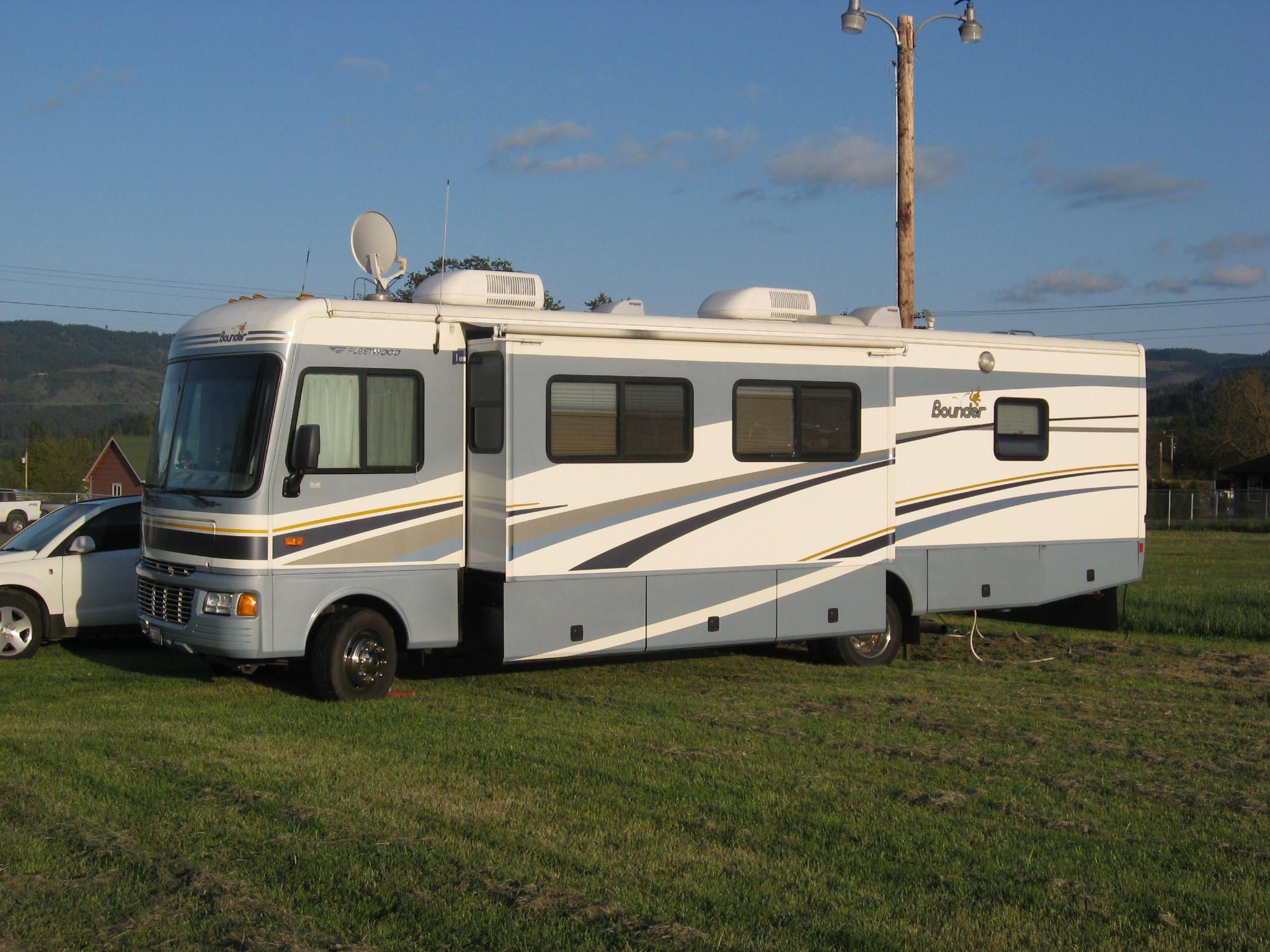 2005 Fleetwood Bounder 33R - National Vehicle