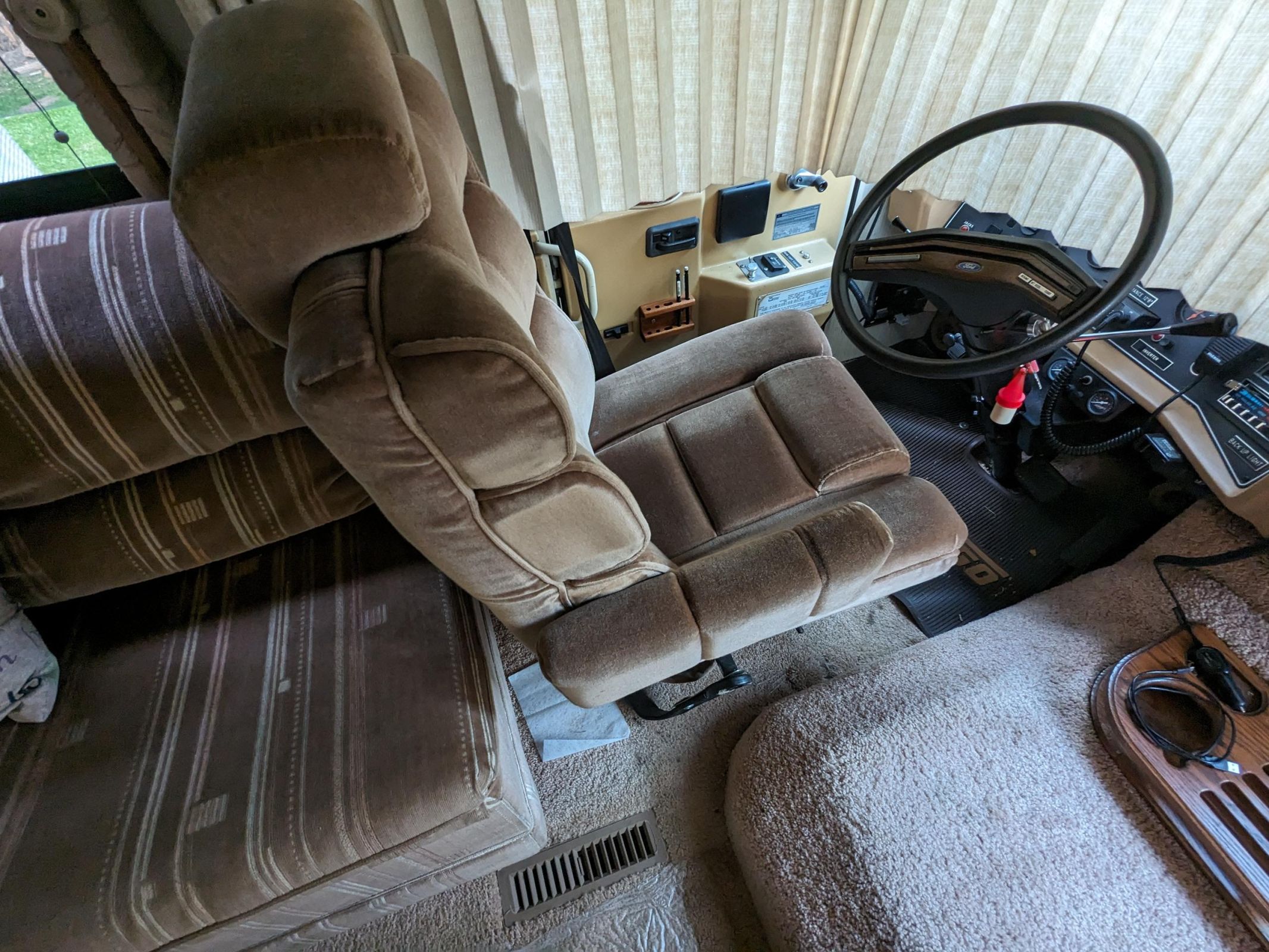 1989 Winnebago Chieftain 31RT - National Vehicle