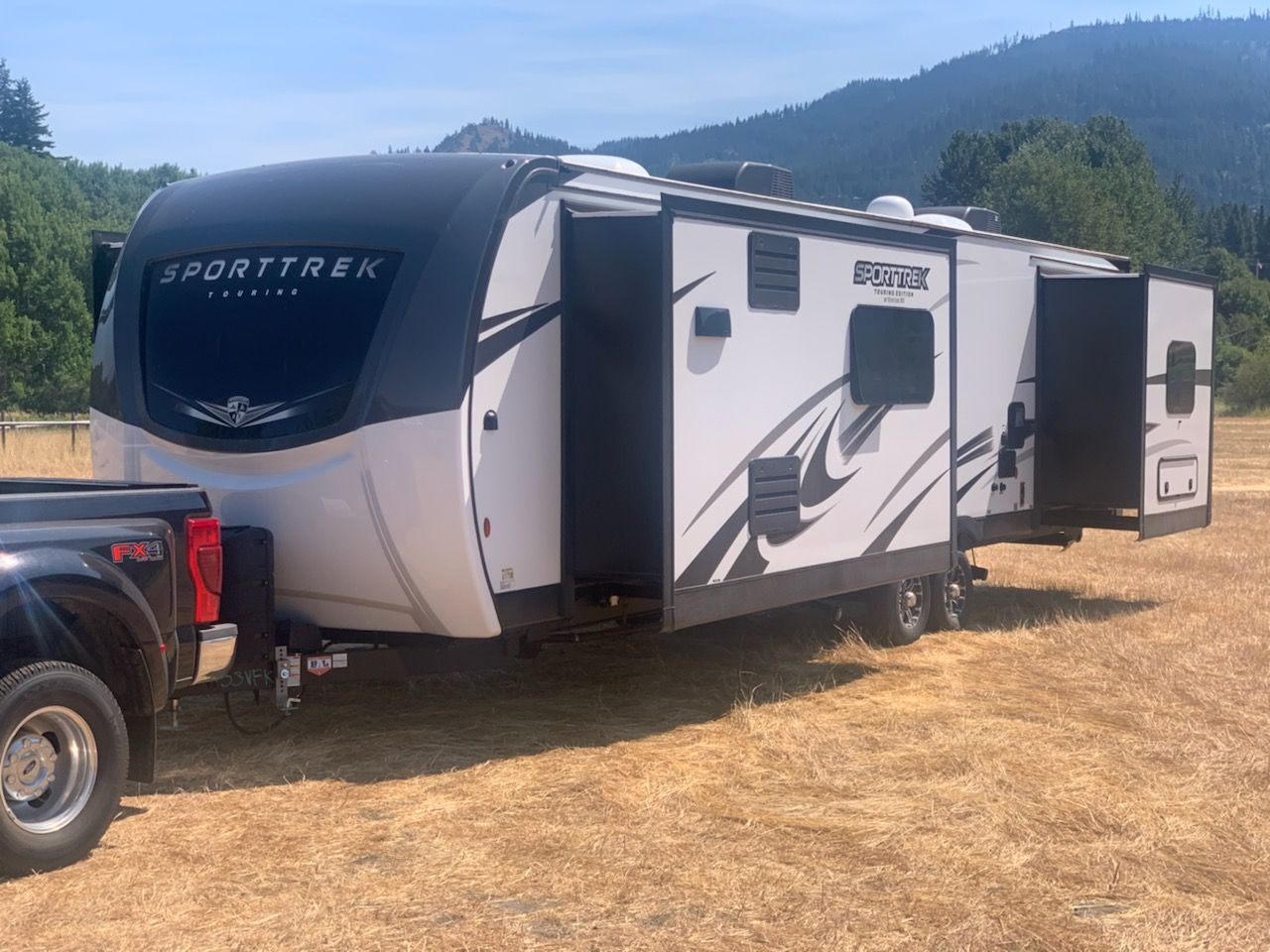 2021 Venture RV Sport Trek Touring Edition 333VFK - National Vehicle
