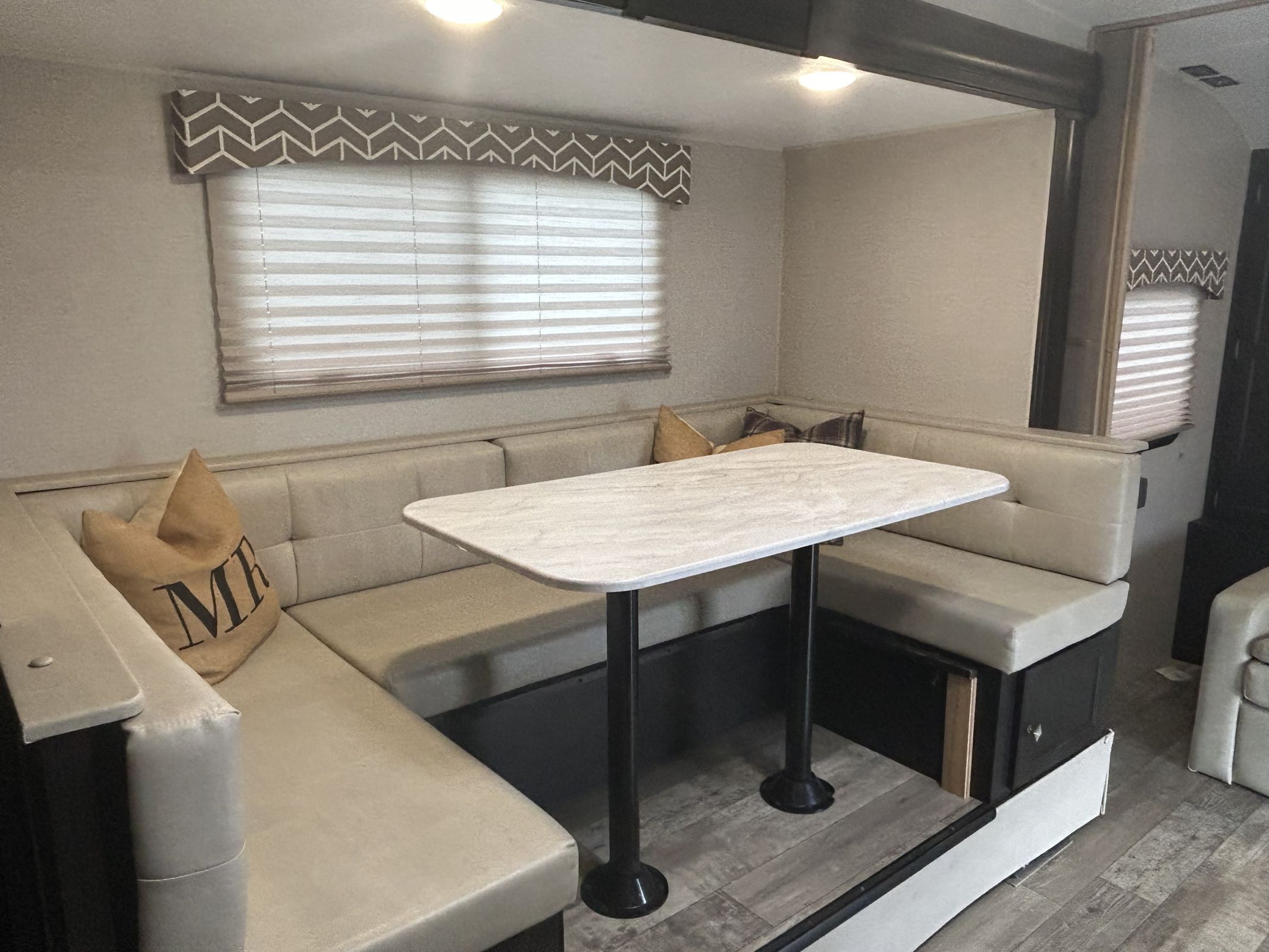 2019 Venture RV Sonic SN220VRB - National Vehicle