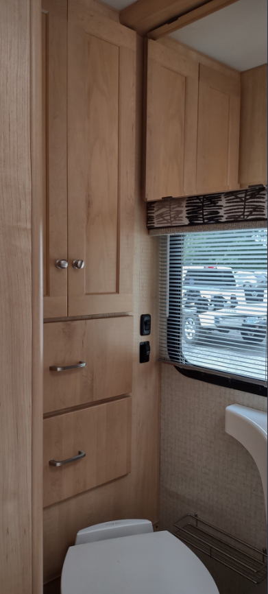 2017 Winnebago Fuse 23A - National Vehicle
