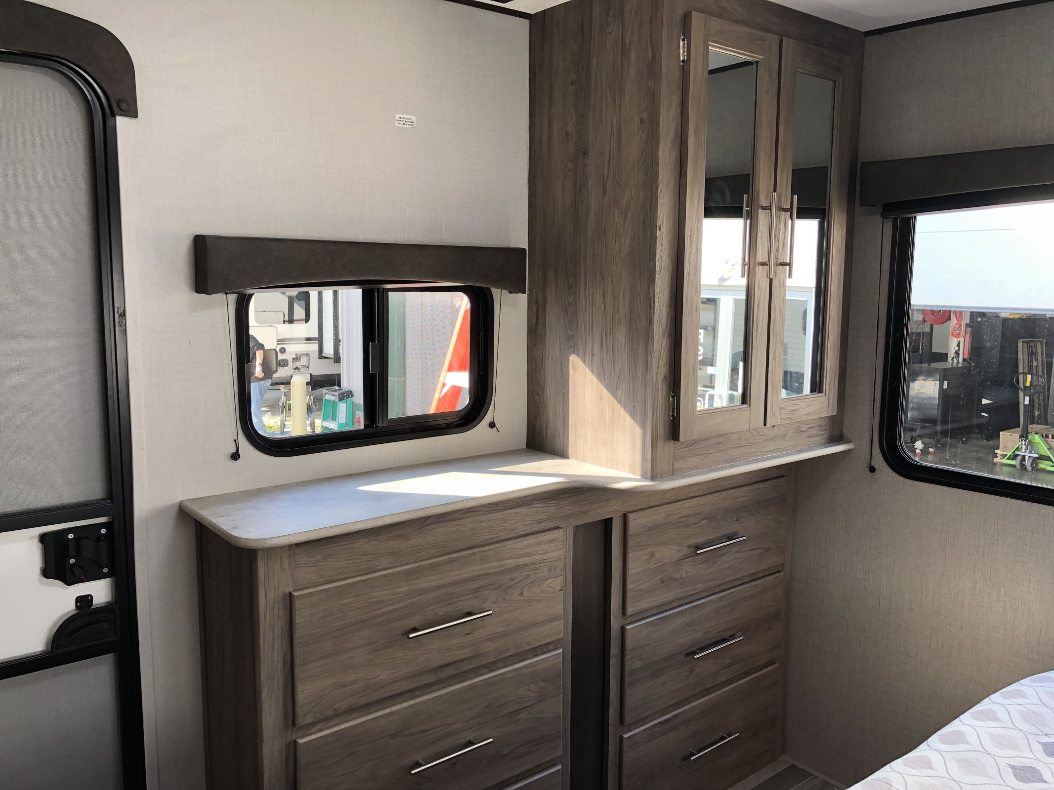 2021 Crossroads Zinger 320FB - National Vehicle