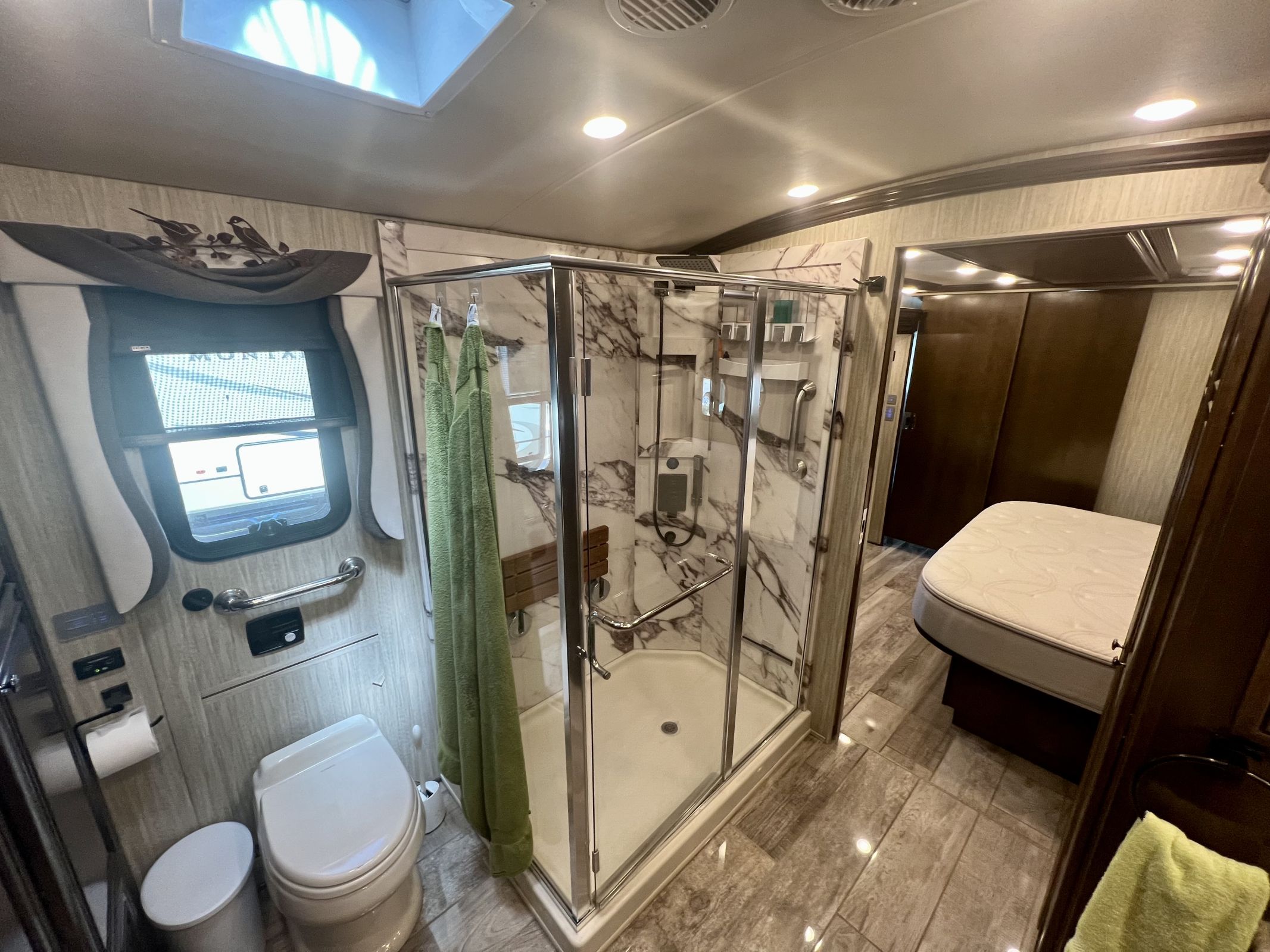 2018 Newmar Dutch Star 4369 - National Vehicle