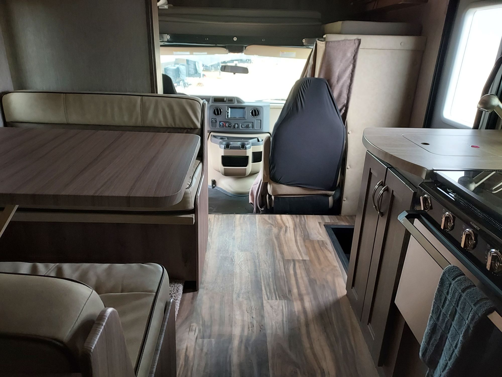 2021 Nexus Triumph 24T - National Vehicle